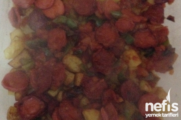 Kaşarlı Sosisli Patates - Nefis Yemek Tarifleri
