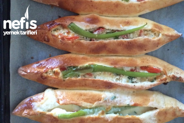 Tereyağlı Lor Peynirli Kaşarlı Sebzeli Pide - Nefis Yemek Tarifleri