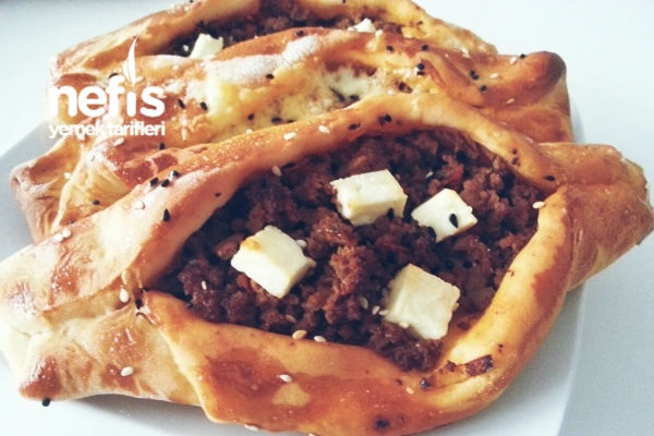 Yumuşacık Kayık Kıymalı Pide - Nefis Yemek Tarifleri