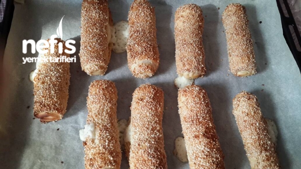 Kaşarlı Sosisli Simit (Simit Sarayı Tadında) - Nefis Yemek Tarifleri