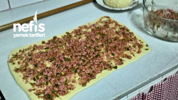 Sosisli Çörekler - Nefis Yemek Tarifleri