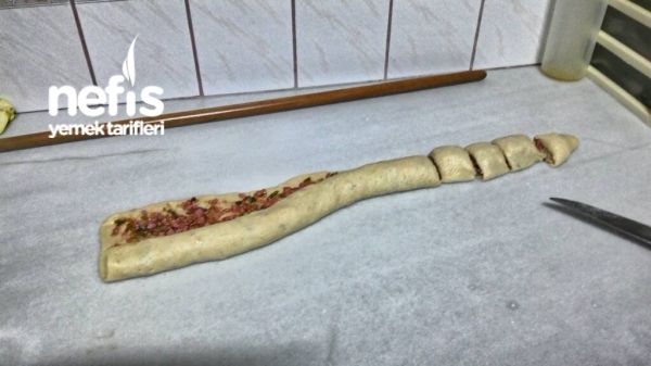 Sosisli Çörekler - Nefis Yemek Tarifleri