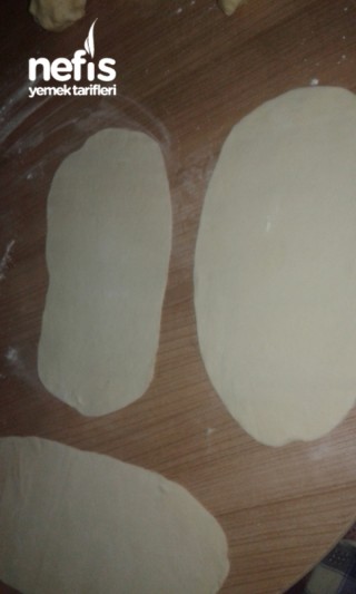 Evde Kaşarlı Kuşbaşılı / Tavuklu Pide - Nefis Yemek Tarifleri