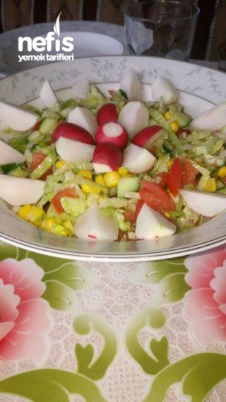 Karışık Mevsim Salatası Tarifi - Nefis Yemek Tarifleri