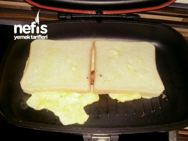 Yumurtalı Kaşarlı Sucuklu Tost - Nefis Yemek Tarifleri