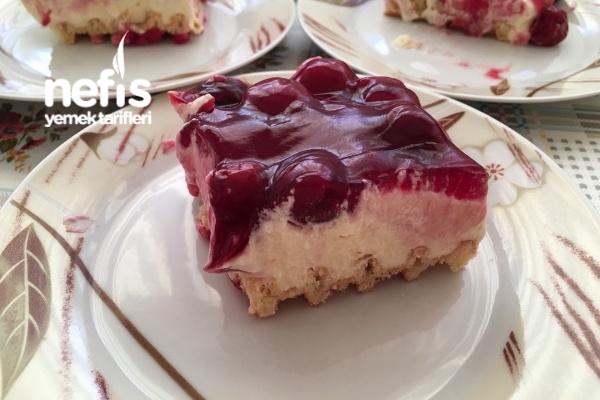 Kolay Vişneli Waffle Pasta - Nefis Yemek Tarifleri