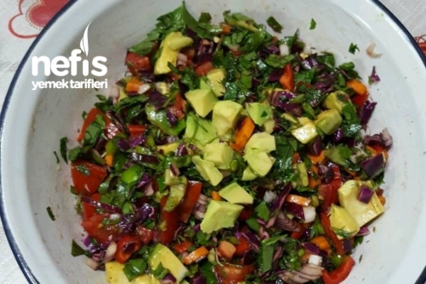 Avokadolu Mevsim Salatası - Nefis Yemek Tarifleri