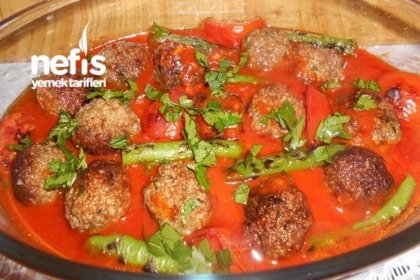 Domates Soslu Misket Köfte - Nefis Yemek Tarifleri