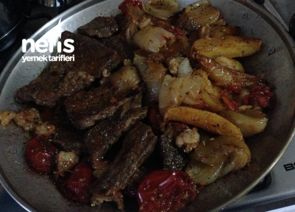Taş Güveçte Parça Etli Güveç (Steak Tava) - Nefis Yemek Tarifleri