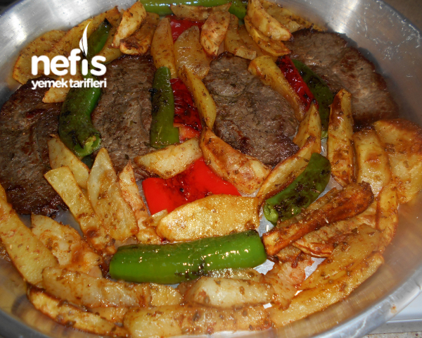 Baharatlı Patetesli Domates Soslu Fırında Biftek - Nefis Yemek Tarifleri