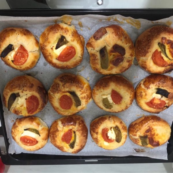 Puf Puf Yumuşacık Pizza Poğaça (Muhteşem Lezzet) - Nefis Yemek Tarifleri