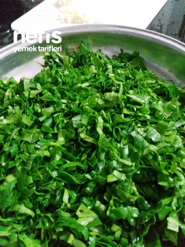 Yumurtalı Kaşarlı Ispanak Kavurma - Nefis Yemek Tarifleri - #5377574