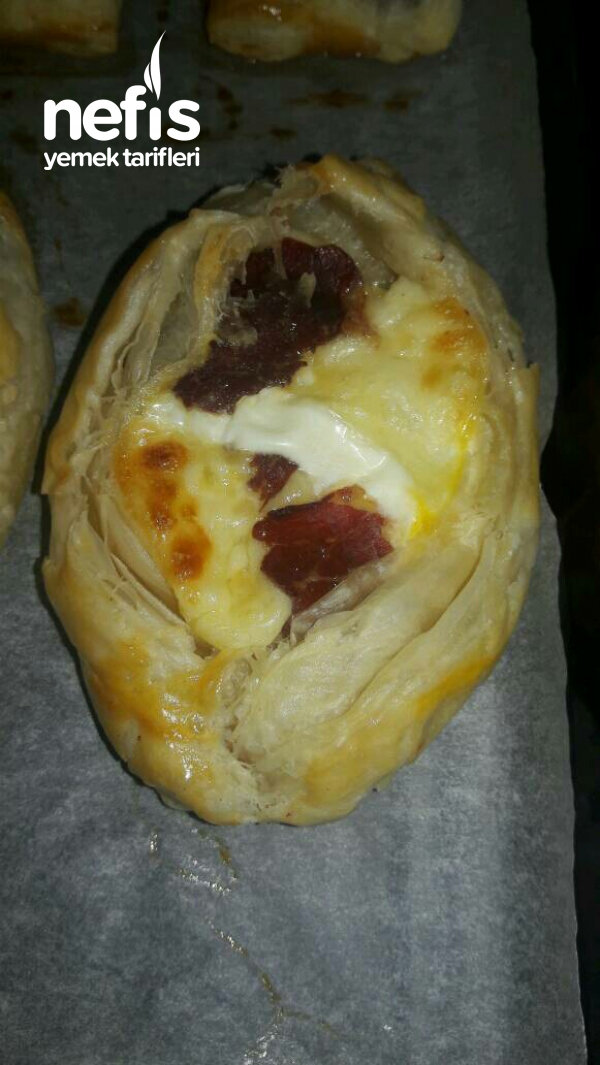 Pastırmalı Kaşarlı Milföy Pide - Nefis Yemek Tarifleri