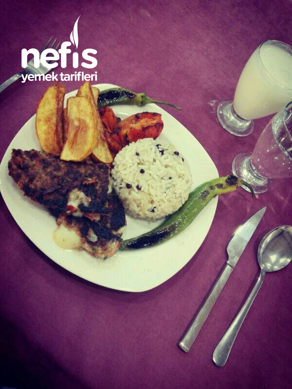 Kaşarlı Köfte Yanında İçli Pilav - Nefis Yemek Tarifleri