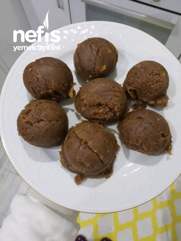 Tam Buğdağ Unlu Un Helvası - Nefis Yemek Tarifleri