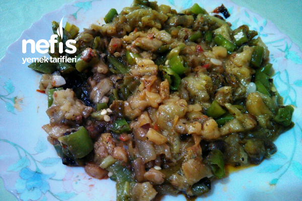 Közlenmiş Patlıcan Ve Yeşil Biber Söğürmesi - Nefis Yemek Tarifleri