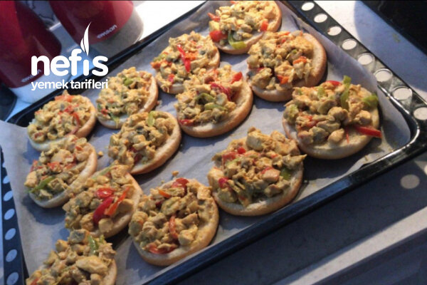 Hamburger Ekmeğinde Tavuklu Pizza - Nefis Yemek Tarifleri