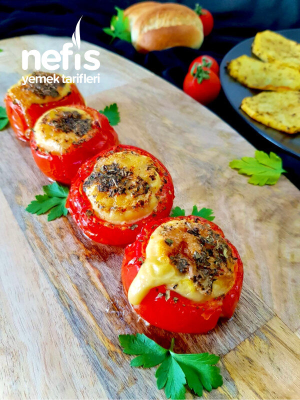 Domates Çanağında Fırın Yumurta (Sucuk Ve Kaşarlı) - Nefis Yemek Tarifleri