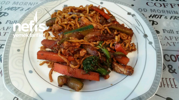 Sebzeli Soya Soslu Tavuklu Noodle - Nefis Yemek Tarifleri