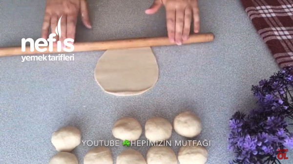 Maya Yok, Kabartma Tozu Yok Sadece Un Ve Suyla Simit Şeklinde Pişiler ...