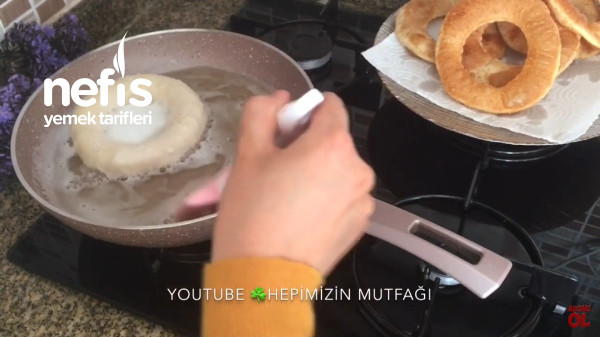 Maya Yok, Kabartma Tozu Yok Sadece Un Ve Suyla Simit Şeklinde Pişiler ...