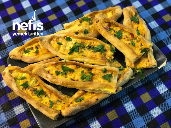 Tavuklu Yumurtalı Pide - Nefis Yemek Tarifleri