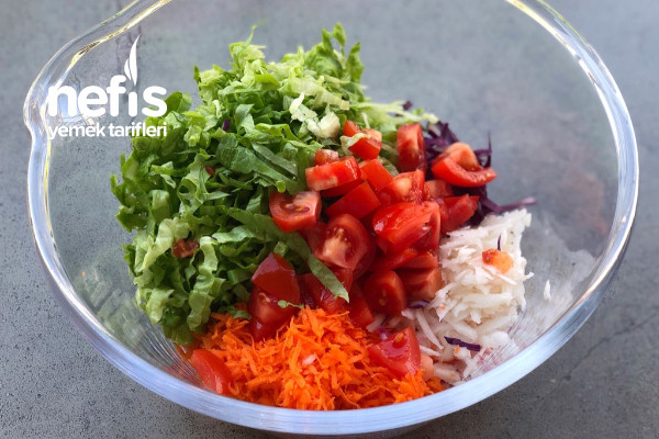 Marul Salatası Tarifi, Nasıl Yapılır? - Nefis Yemek Tarifleri
