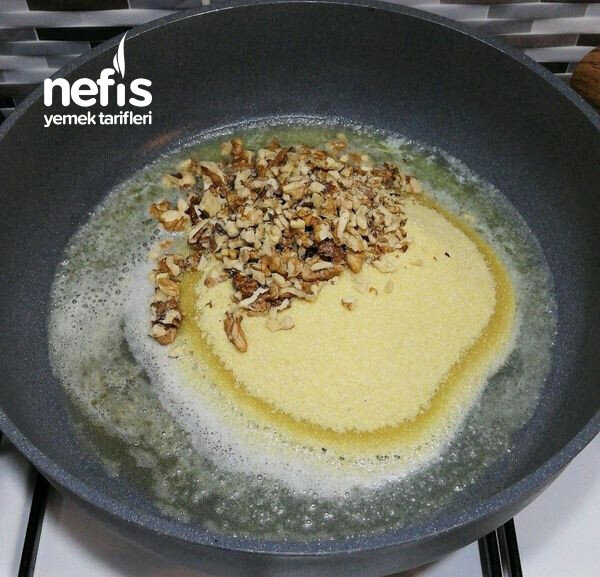 Macun Kıvamında Cevizli Portakallı İrmik Helvası - Nefis Yemek Tarifleri