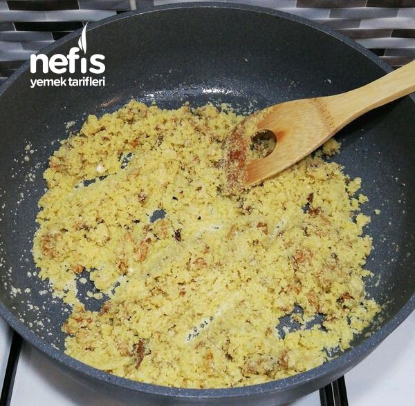 Macun Kıvamında Cevizli Portakallı İrmik Helvası - Nefis Yemek Tarifleri