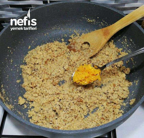 Macun Kıvamında Cevizli Portakallı İrmik Helvası - Nefis Yemek Tarifleri