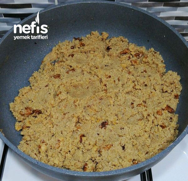 Macun Kıvamında Cevizli Portakallı İrmik Helvası - Nefis Yemek Tarifleri