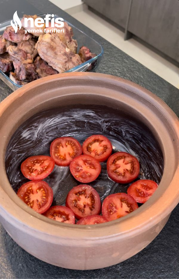 Güveçte Kuzu Gerdan Kebabı - Nefis Yemek Tarifleri