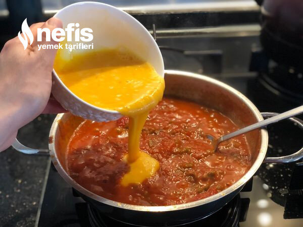 Kaşarlı Sucuklu Çakallı Menemeni - Nefis Yemek Tarifleri