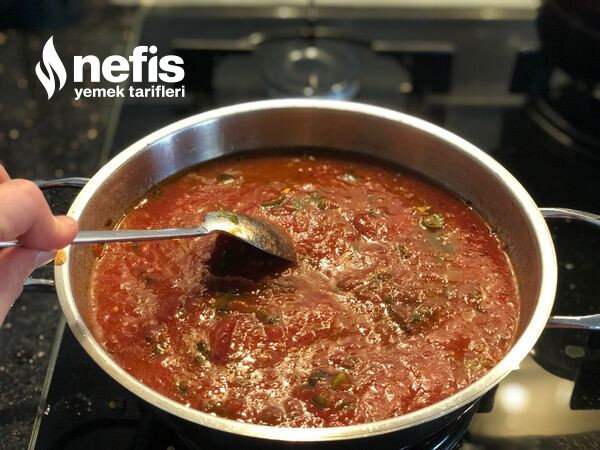 Kaşarlı Sucuklu Çakallı Menemeni - Nefis Yemek Tarifleri