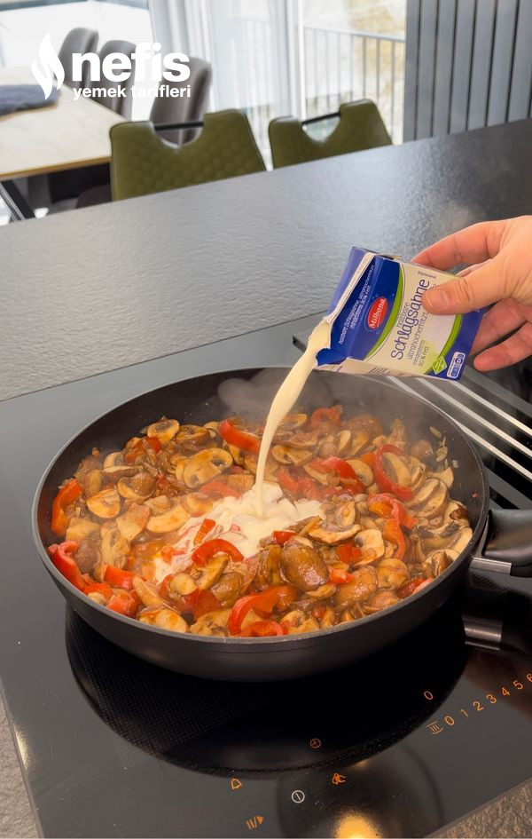 Fırında Kremalı Biber Ve Mantarlı Tavuk İncik - Nefis Yemek Tarifleri