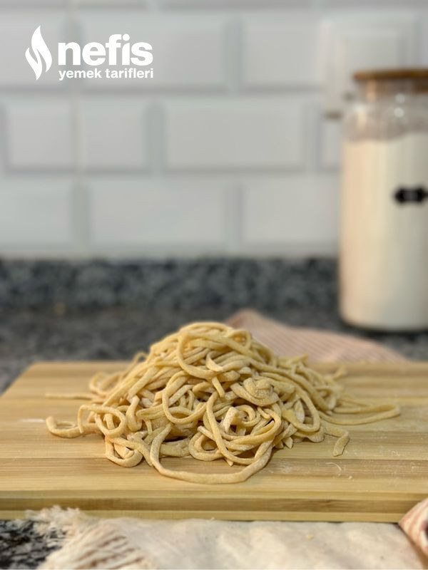 Lapsha Tavuklu Erişteli Rus Çorbası - Nefis Yemek Tarifleri