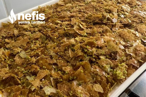 Baklava Tadında Kaymaklı Muhallebi (Pratik Tatlı) - Nefis Yemek Tarifleri