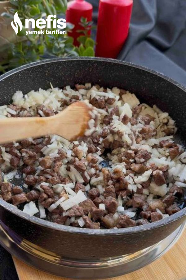 Çok Lezzetli Bir Ana Yemek / Patlıcanlı Perde Pilavı - Nefis Yemek ...