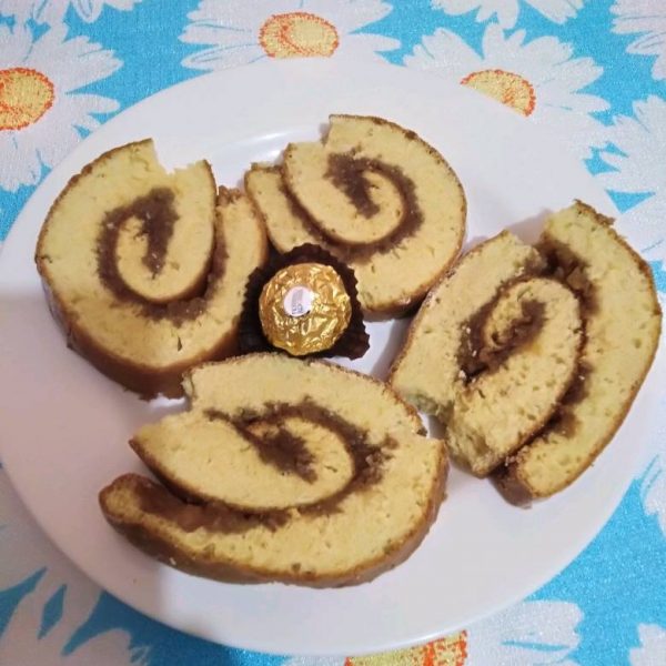 Pamuk Gibi Dokusuyla Nefis Elmalı Rulo Kek - Nefis Yemek Tarifleri