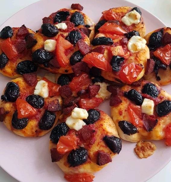 Tereyağlı Mini Pizza Tarifi - Nefis Yemek Tarifleri