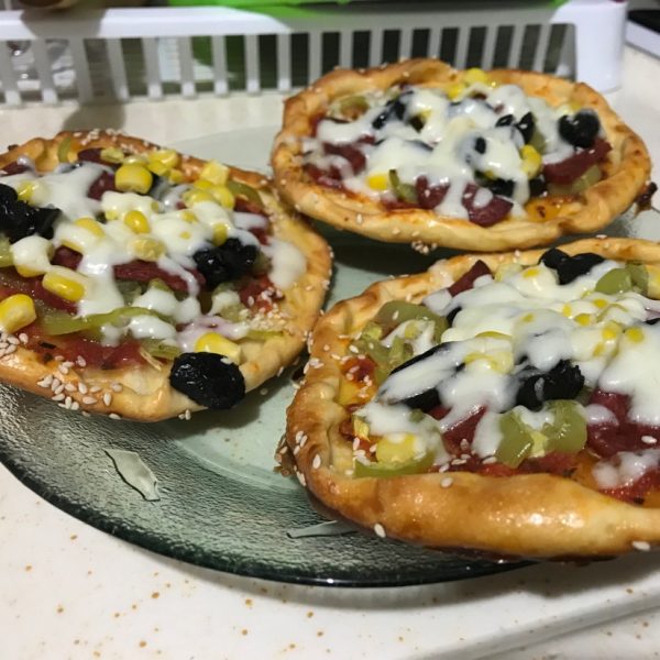 Tereyağlı Mini Pizza Tarifi - Nefis Yemek Tarifleri