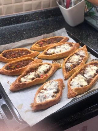 Kıymalı Mini Pide (videolu) - Nefis Yemek Tarifleri