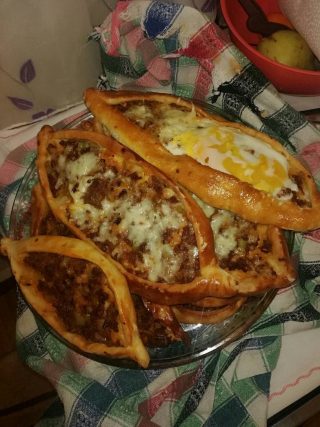 Kıymalı Mini Pide (videolu) - Nefis Yemek Tarifleri