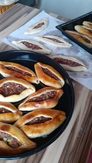 Kıymalı Mini Pide (videolu) - Nefis Yemek Tarifleri